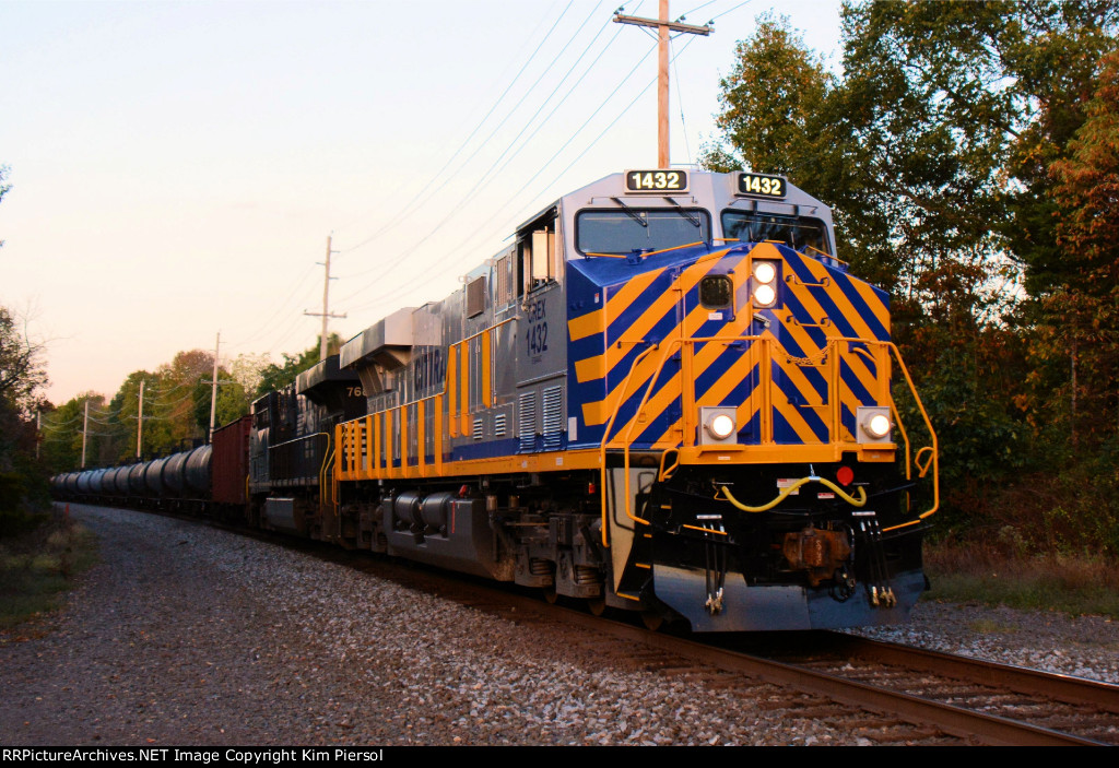 CREX 1432 CSX Train K038 Crude Oil Loads